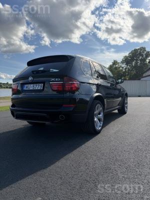 Melns BMW X5 2011 Aizkraukle, ar dzinēja tilpumu 4.00 L un nobraukumu 284 tūkst. km par 10300 €, foto 4 vietnē AUTOMOTO.COM.LV