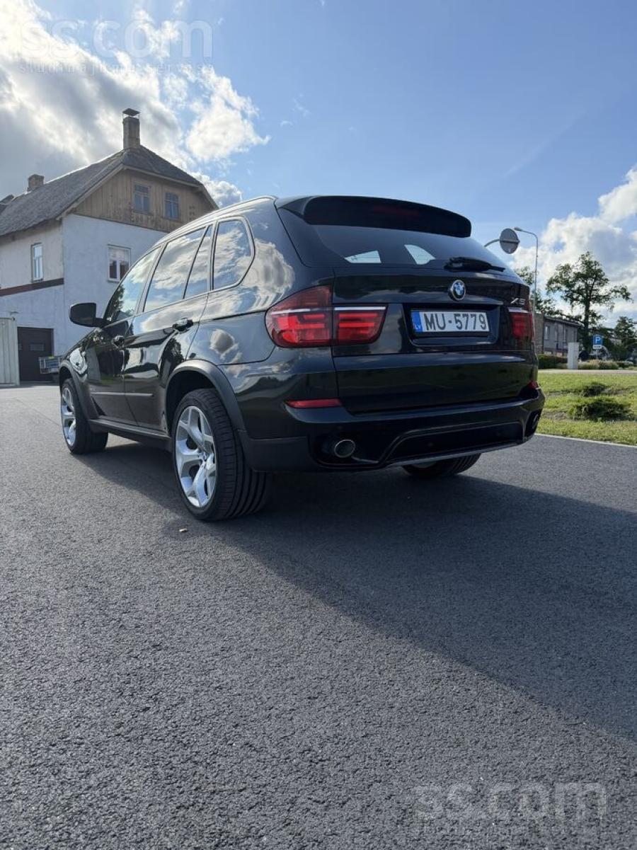 Melns BMW X5 2011 Aizkraukle, ar dzinēja tilpumu 4.00 L un nobraukumu 284 tūkst. km par 10300 €, foto 5 vietnē AUTOMOTO.COM.LV