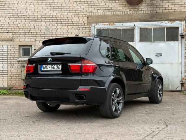 Melns BMW X5 2011 Valmiera, ar dzinēja tilpumu 3.00 L un nobraukumu 379 tūkst. km par 9500 €, foto 2 vietnē AUTOMOTO.COM.LV
