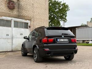 Черный БМВ Х5 2011 в Валмиера, объемом двигателя 3.00 л и пробегом 379 тыс. км за 8500 €, фото 4 на AUTOMOTO.COM.LV
