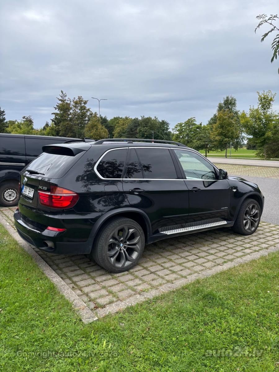 Black BMW X5 2011 in Kuressaare, with an engine capacity of 3.00 L and mileage of 323 thousand km for 13800 €, photo 3 on AUTOMOTO.COM.LV