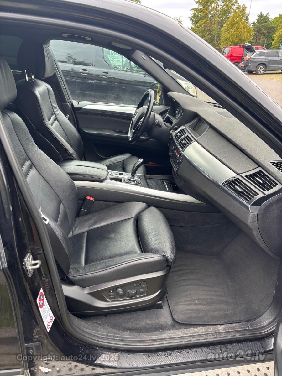 Black BMW X5 2011 in Kuressaare, with an engine capacity of 3.00 L and mileage of 323 thousand km for 13800 €, photo 7 on AUTOMOTO.COM.LV