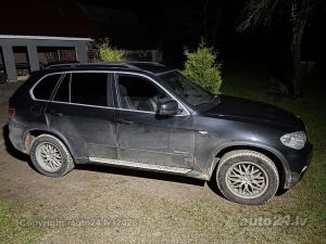 Black BMW X5 2011 in Kuressaare, with an engine capacity of 3.00 L and mileage of 323 thousand km for 13800 €, photo 13 on AUTOMOTO.COM.LV