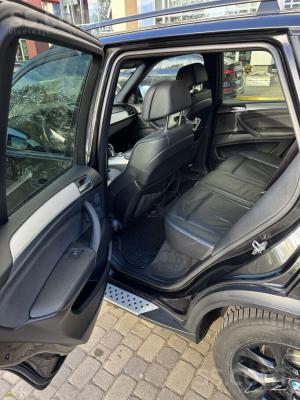 Black BMW X5 2011 in Riga, with an engine capacity of 3.00 L and mileage of 244 thousand km for 12999 €, photo 5 on AUTOMOTO.COM.LV