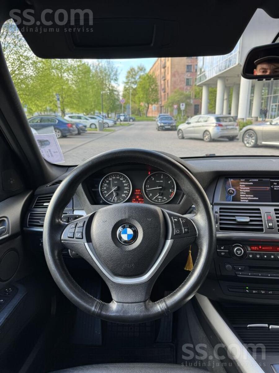Black BMW X5 2011 in Riga, with an engine capacity of 3.00 L and mileage of 244 thousand km for 12999 €, photo 6 on AUTOMOTO.COM.LV