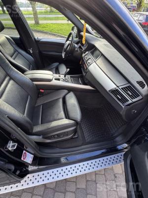 Black BMW X5 2011 in Riga, with an engine capacity of 3.00 L and mileage of 244 thousand km for 12999 €, photo 7 on AUTOMOTO.COM.LV
