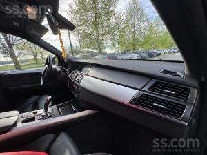 Black BMW X5 2011 in Riga, with an engine capacity of 3.00 L and mileage of 244 thousand km for 12999 €, photo 10 on AUTOMOTO.COM.LV