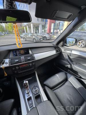 Black BMW X5 2011 in Riga, with an engine capacity of 3.00 L and mileage of 244 thousand km for 12999 €, photo 14 on AUTOMOTO.COM.LV