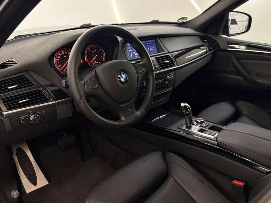 Black BMW X5 2011 in Marijampole, with an engine capacity of 2.99 L and mileage of 269 thousand km for 12650 €, photo 3 on AUTOMOTO.COM.LV