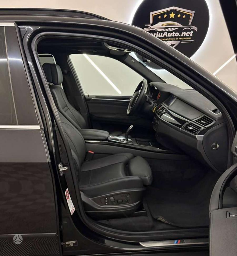 Black BMW X5 2011 in Marijampole, with an engine capacity of 2.99 L and mileage of 269 thousand km for 12650 €, photo 13 on AUTOMOTO.COM.LV