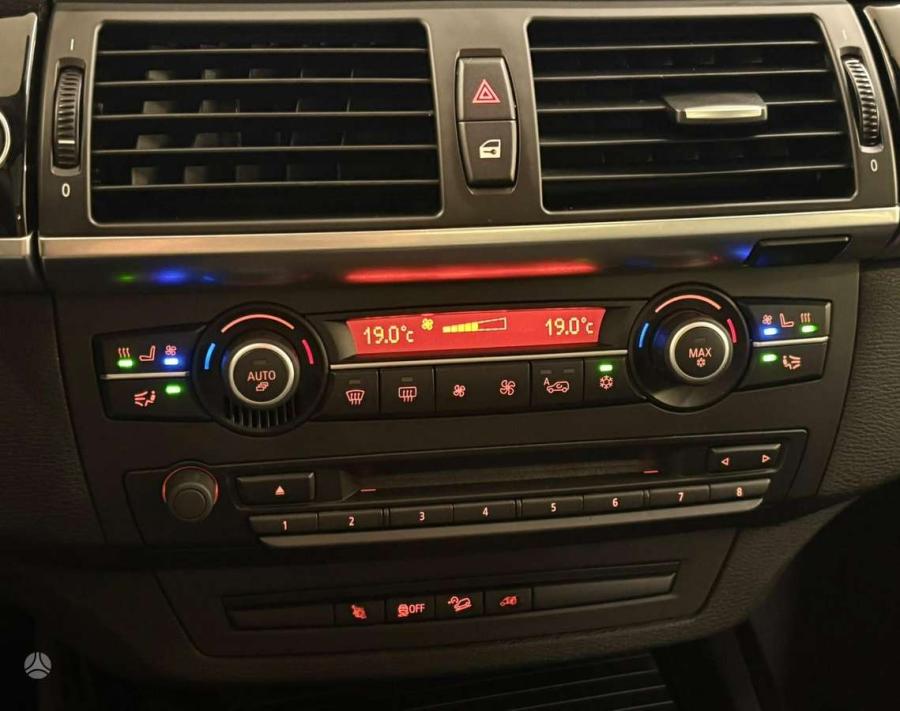 Black BMW X5 2011 in Marijampole, with an engine capacity of 2.99 L and mileage of 269 thousand km for 12650 €, photo 15 on AUTOMOTO.COM.LV