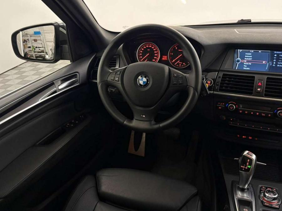 Black BMW X5 2011 in Marijampole, with an engine capacity of 2.99 L and mileage of 269 thousand km for 12650 €, photo 17 on AUTOMOTO.COM.LV