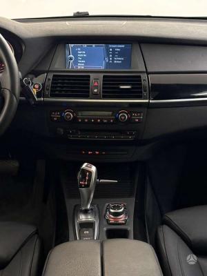 Black BMW X5 2011 in Marijampole, with an engine capacity of 2.99 L and mileage of 269 thousand km for 12650 €, photo 19 on AUTOMOTO.COM.LV