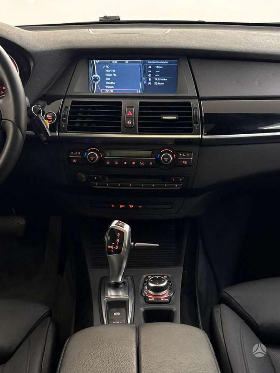 Black BMW X5 2011 in Marijampole, with an engine capacity of 2.99 L and mileage of 269 thousand km for 12650 €, photo 19 on AUTOMOTO.COM.LV