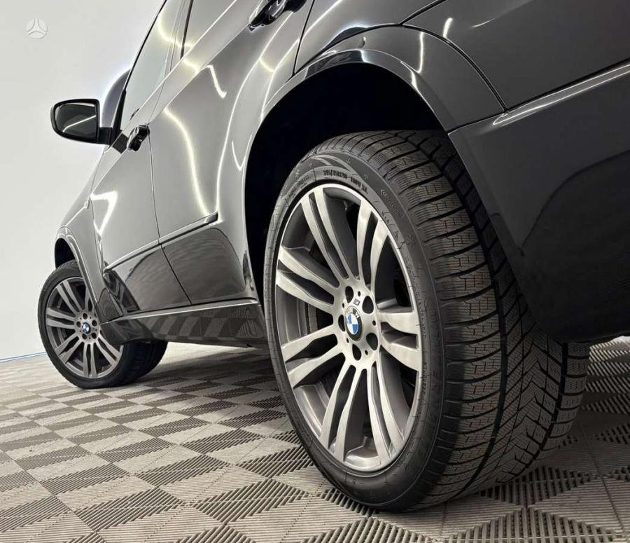 Black BMW X5 2011 in Marijampole, with an engine capacity of 2.99 L and mileage of 269 thousand km for 12650 €, photo 21 on AUTOMOTO.COM.LV