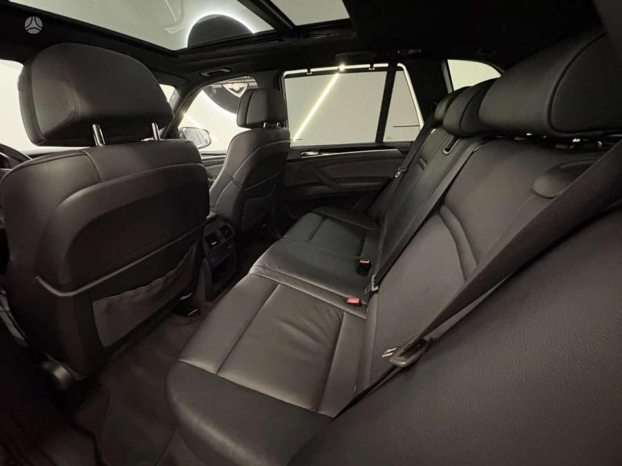 Black BMW X5 2011 in Marijampole, with an engine capacity of 2.99 L and mileage of 269 thousand km for 12650 €, photo 22 on AUTOMOTO.COM.LV