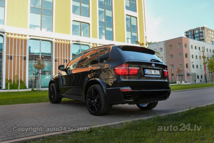 Black BMW X5 2011 in Tallinn, with an engine capacity of 3.00 L and mileage of 270 thousand km for 15299 €, photo 7 on AUTOMOTO.COM.LV