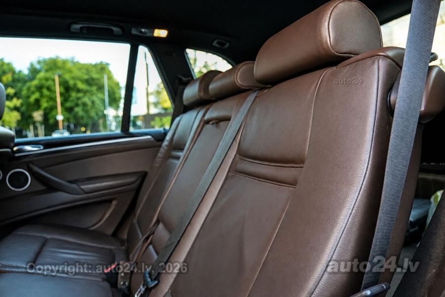 Black BMW X5 2011 in Tallinn, with an engine capacity of 3.00 L and mileage of 270 thousand km for 15299 €, photo 14 on AUTOMOTO.COM.LV