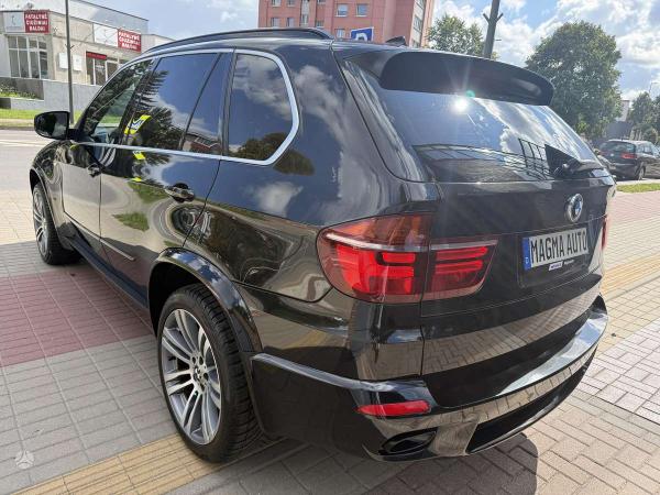Black BMW X5 2011 in Marijampole, with an engine capacity of 2.99 L and mileage of 267 thousand km for 12750 €, photo 10 on AUTOMOTO.COM.LV