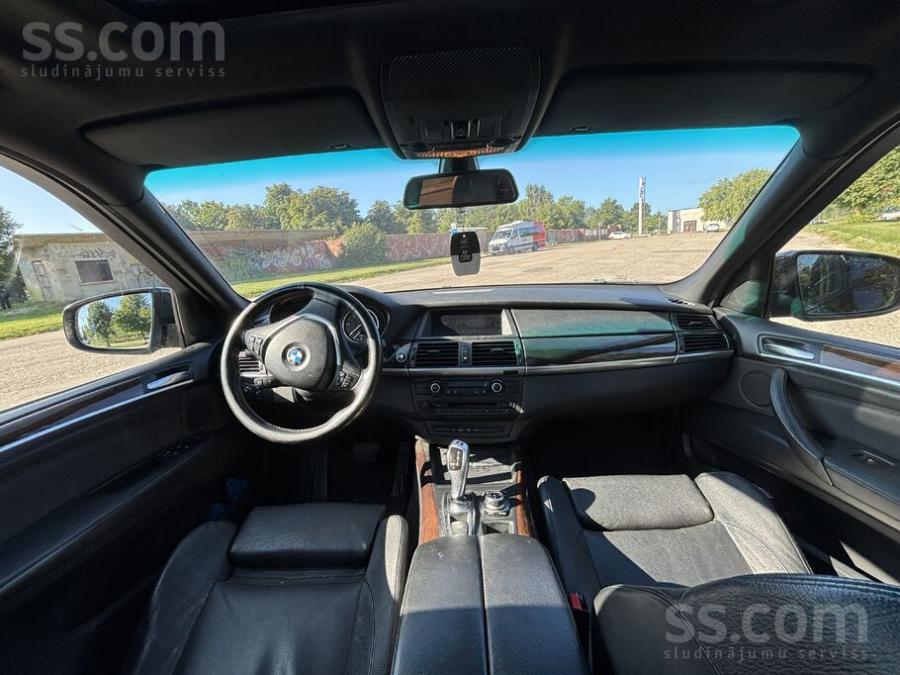 Melns BMW X5 2011 Liepāja, ar dzinēja tilpumu 3.00 L un nobraukumu 311 tūkst. km par 8500 €, foto 6 vietnē AUTOMOTO.COM.LV