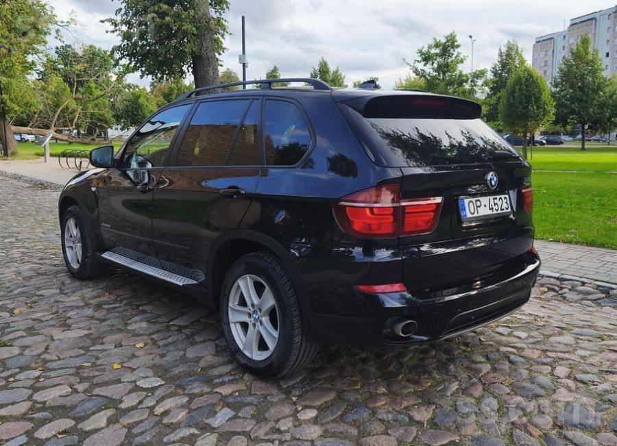 Black BMW X5 2011 in Jelgava, with an engine capacity of 3.00 L and mileage of 0 thousand km for 8900 €, photo 3 on AUTOMOTO.COM.LV