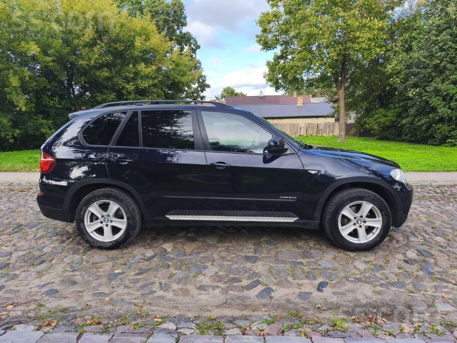 Black BMW X5 2011 in Jelgava, with an engine capacity of 3.00 L and mileage of 0 thousand km for 8900 €, photo 8 on AUTOMOTO.COM.LV