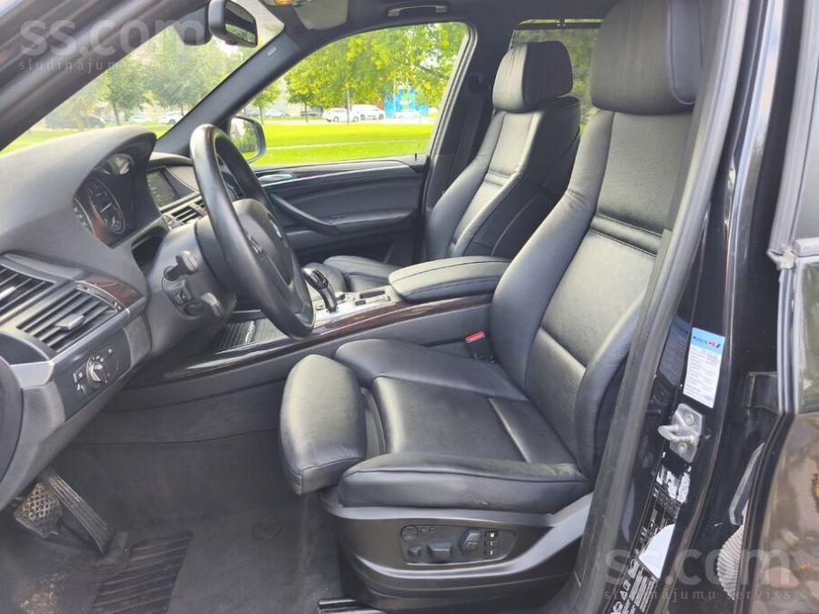 Black BMW X5 2011 in Jelgava, with an engine capacity of 3.00 L and mileage of 0 thousand km for 8900 €, photo 10 on AUTOMOTO.COM.LV