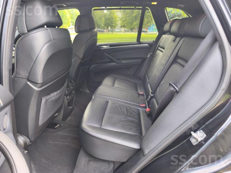 Black BMW X5 2011 in Jelgava, with an engine capacity of 3.00 L and mileage of 0 thousand km for 8900 €, photo 11 on AUTOMOTO.COM.LV