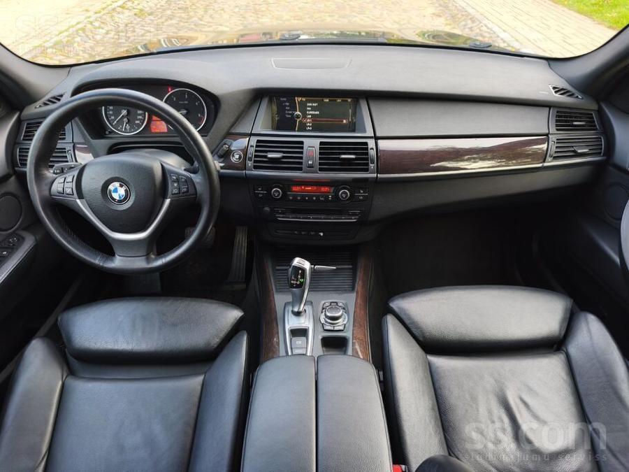 Black BMW X5 2011 in Jelgava, with an engine capacity of 3.00 L and mileage of 0 thousand km for 8900 €, photo 12 on AUTOMOTO.COM.LV