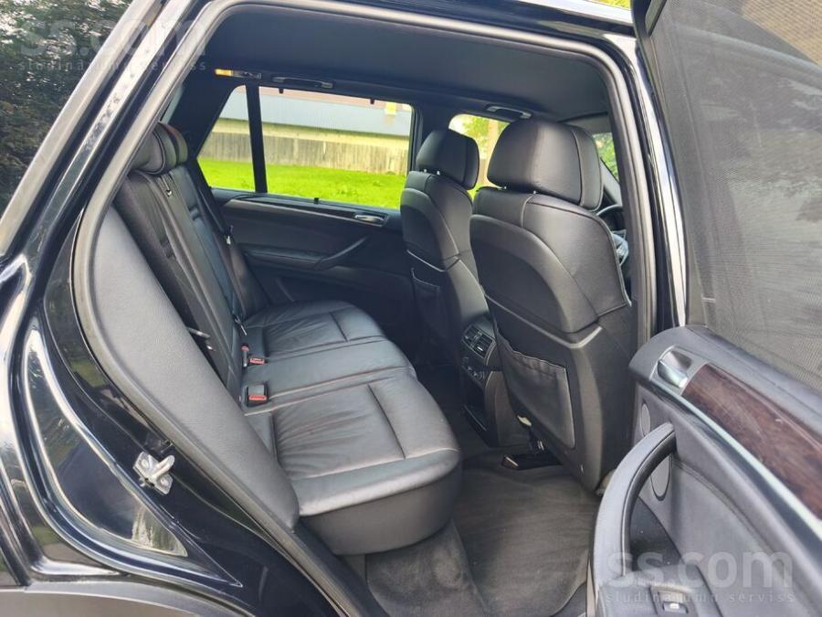 Black BMW X5 2011 in Jelgava, with an engine capacity of 3.00 L and mileage of 0 thousand km for 8900 €, photo 13 on AUTOMOTO.COM.LV