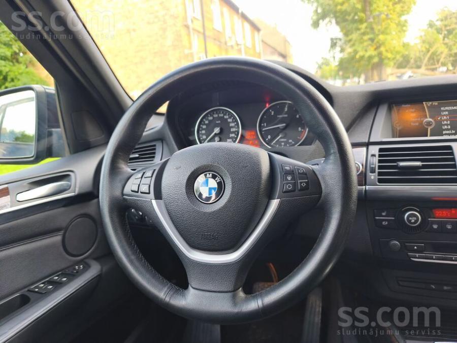 Black BMW X5 2011 in Jelgava, with an engine capacity of 3.00 L and mileage of 0 thousand km for 8900 €, photo 15 on AUTOMOTO.COM.LV