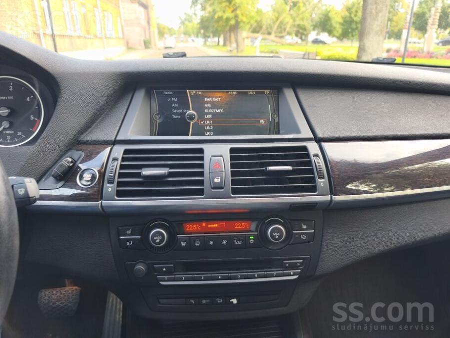 Black BMW X5 2011 in Jelgava, with an engine capacity of 3.00 L and mileage of 0 thousand km for 8900 €, photo 16 on AUTOMOTO.COM.LV