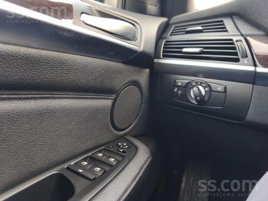 Black BMW X5 2011 in Jelgava, with an engine capacity of 3.00 L and mileage of 0 thousand km for 8900 €, photo 19 on AUTOMOTO.COM.LV