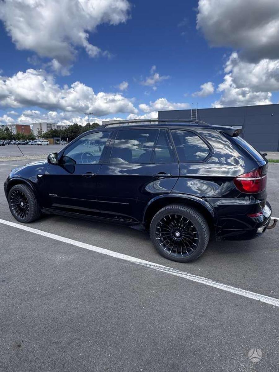 Melns BMW X5 2011 Telšiai, ar dzinēja tilpumu 2.99 L un nobraukumu 250 tūkst. km par 8900 €, foto 5 vietnē AUTOMOTO.COM.LV