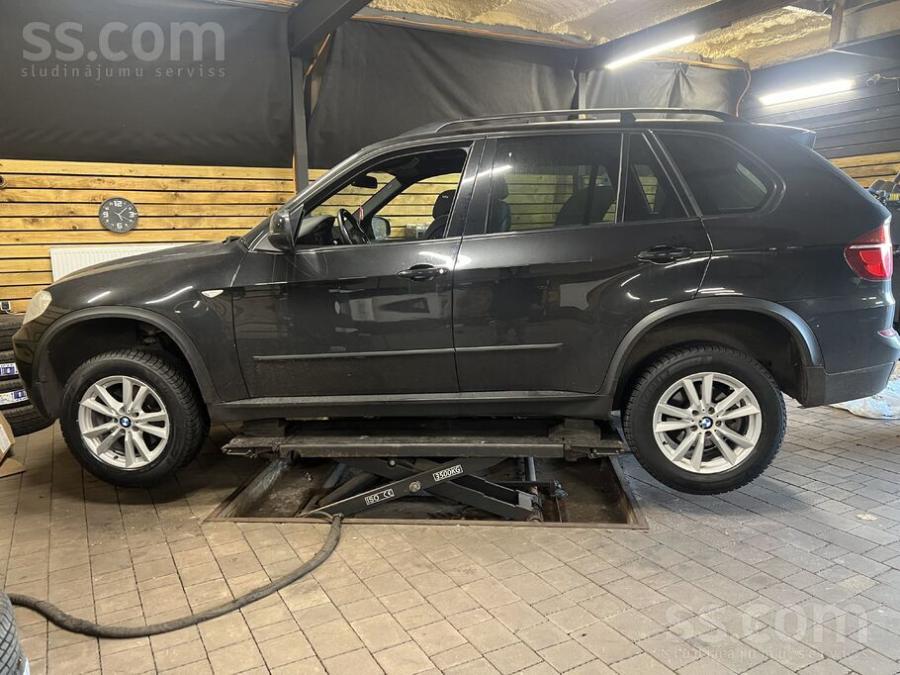 Melns BMW X5 2011 Rīga, ar dzinēja tilpumu 3.00 L un nobraukumu 247 tūkst. km par 11790 €, foto 49 vietnē AUTOMOTO.COM.LV