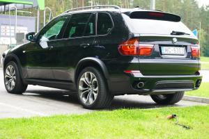 Black BMW X5 2011 in Riga, with an engine capacity of 3.00 L and mileage of 247 thousand km for 11790 €, photo  on AUTOMOTO.COM.LV