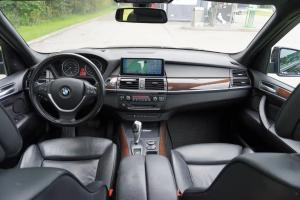 Black BMW X5 2011 in Riga, with an engine capacity of 3.00 L and mileage of 247 thousand km for 11790 €, photo 7 on AUTOMOTO.COM.LV