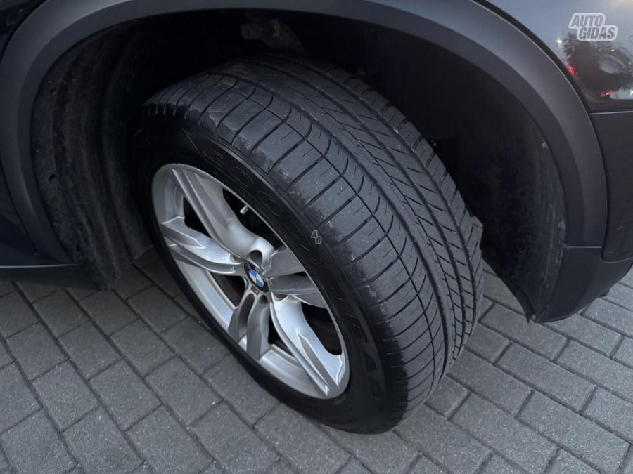Melns BMW X5 2011 Utena, ar dzinēja tilpumu 3.00 L un nobraukumu 217 tūkst. km par 10500 €, foto 26 vietnē AUTOMOTO.COM.LV