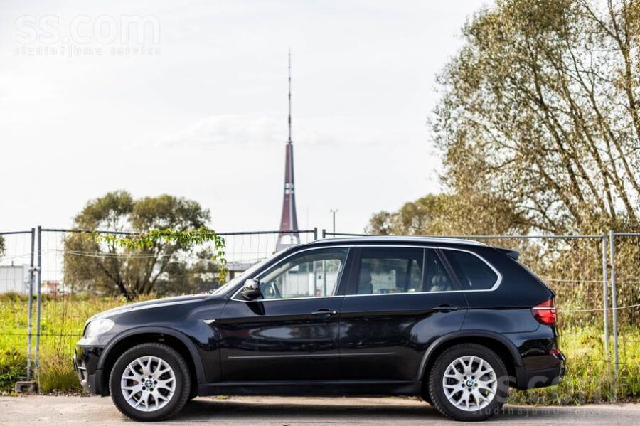 Melns BMW X5 2011 Rīga, ar dzinēja tilpumu 3.00 L un nobraukumu 300 tūkst. km par 11990 €, foto 5 vietnē AUTOMOTO.COM.LV