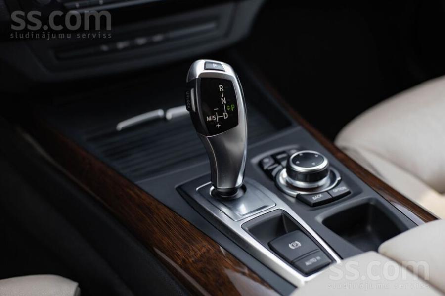 Melns BMW X5 2011 Rīga, ar dzinēja tilpumu 3.00 L un nobraukumu 300 tūkst. km par 11990 €, foto 29 vietnē AUTOMOTO.COM.LV