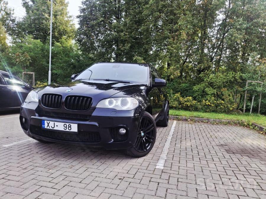 Melns BMW X5 2011 Jelgava, ar dzinēja tilpumu 3.00 L un nobraukumu 367 tūkst. km par 10500 €, foto 1 vietnē AUTOMOTO.COM.LV