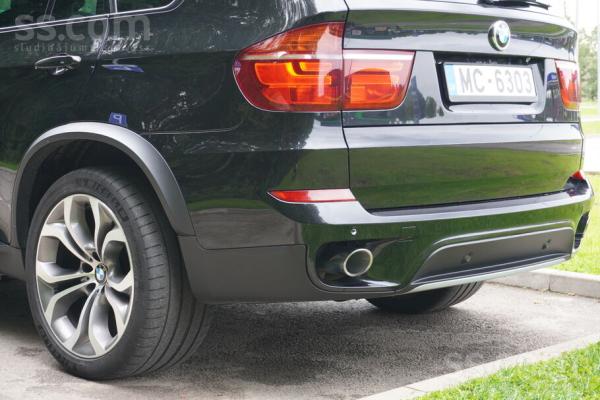 Black BMW X5 2011 in Riga, with an engine capacity of 3.00 L and mileage of 247 thousand km for 11490 €, photo 8 on AUTOMOTO.COM.LV