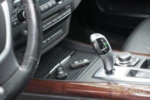 Black BMW X5 2011 in Riga, with an engine capacity of 3.00 L and mileage of 247 thousand km for 11490 €, photo 18 on AUTOMOTO.COM.LV