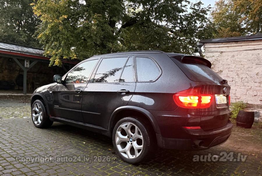 Black BMW X5 2011 in Tallinn, with an engine capacity of 3.00 L and mileage of 395 thousand km for 11000 €, photo 4 on AUTOMOTO.COM.LV