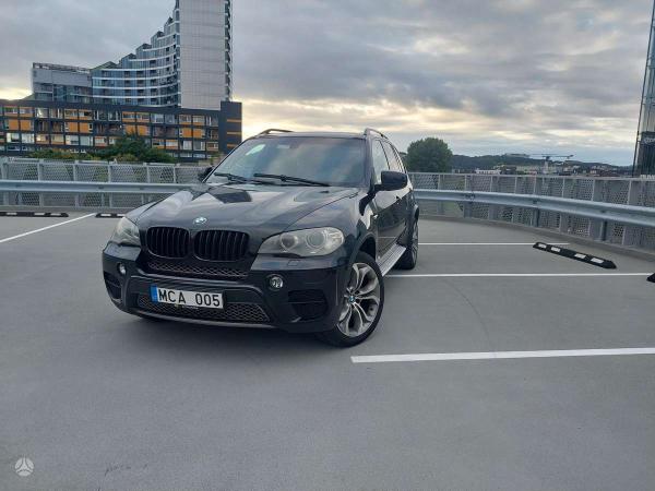Black BMW X5 2011 in Vilnius, with an engine capacity of 3.00 L and mileage of 265 thousand km for 10999 €, photo 1 on AUTOMOTO.COM.LV