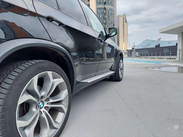 Black BMW X5 2011 in Vilnius, with an engine capacity of 3.00 L and mileage of 265 thousand km for 10999 €, photo 10 on AUTOMOTO.COM.LV