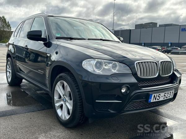 BMW X5 2011 RÄ«ga vietnÄ Melns BMW X5 2011 RÄ«ga, ar dzinÄja tilpumu 3.00 L un nobraukumu 282 tÅ«kst. km par 11200 ā¬, foto 1 vietnÄ AUTOMOTO.COM.LV