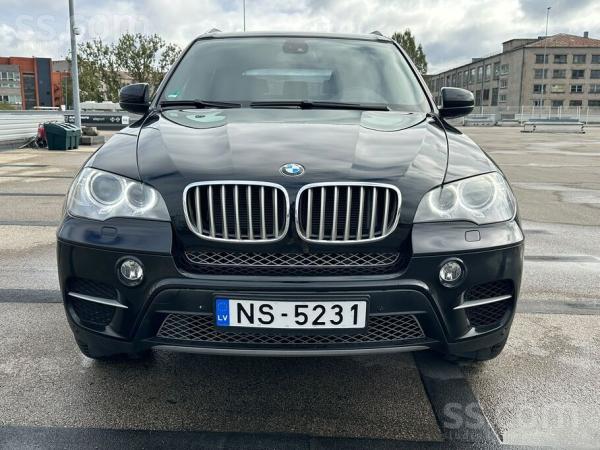 BMW X5 2011 RÄ«ga vietnÄ Melns BMW X5 2011 RÄ«ga, ar dzinÄja tilpumu 3.00 L un nobraukumu 282 tÅ«kst. km par 11200 ā¬, foto 3 vietnÄ AUTOMOTO.COM.LV