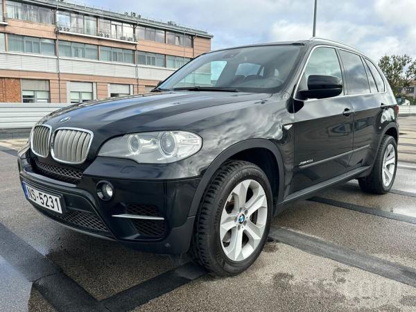 BMW X5 2011 RÄ«ga vietnÄ Melns BMW X5 2011 RÄ«ga, ar dzinÄja tilpumu 3.00 L un nobraukumu 282 tÅ«kst. km par 11200 ā¬, foto 4 vietnÄ AUTOMOTO.COM.LV