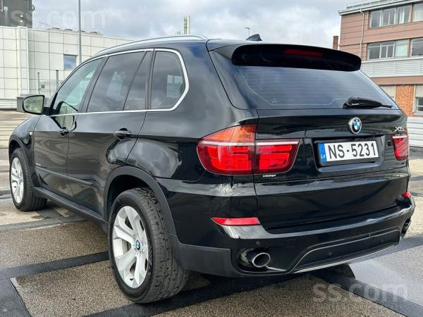 BMW X5 2011 RÄ«ga vietnÄ Melns BMW X5 2011 RÄ«ga, ar dzinÄja tilpumu 3.00 L un nobraukumu 282 tÅ«kst. km par 11200 ā¬, foto 6 vietnÄ AUTOMOTO.COM.LV